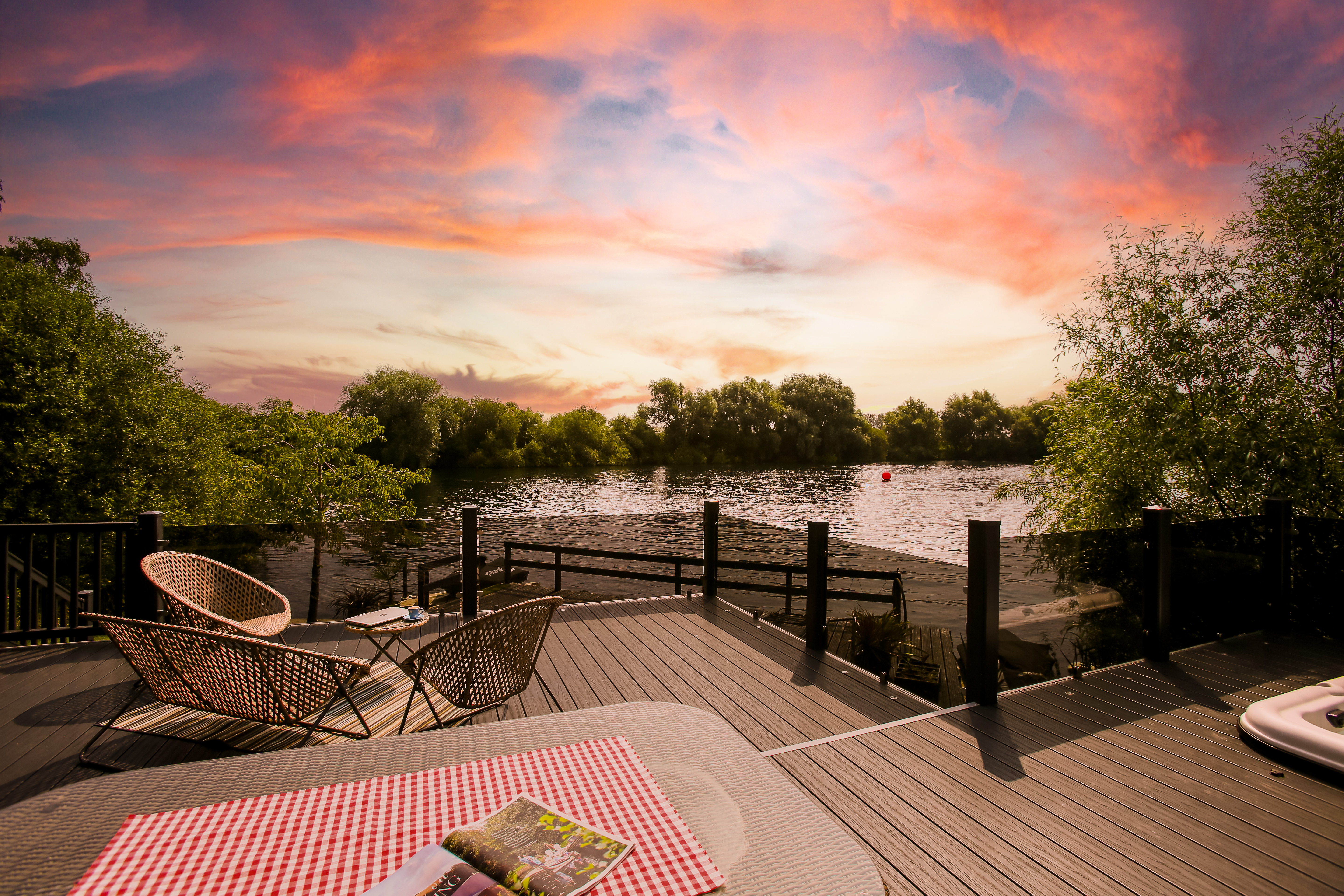 Liniar’s ultimate guide to holiday home decking | Liniar